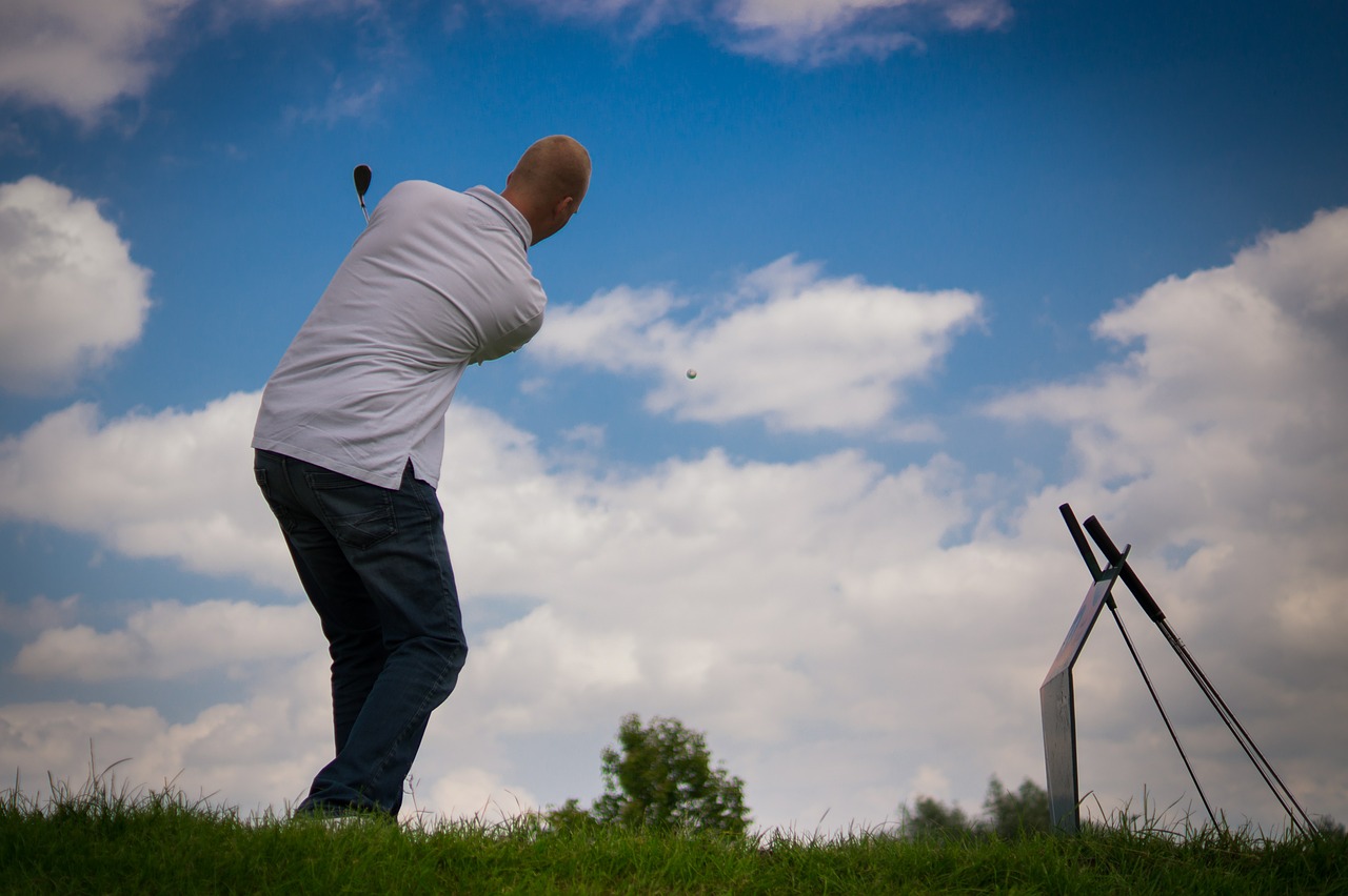 Step-by-step guide about how to hit a golf ball - GripOutdoor.com